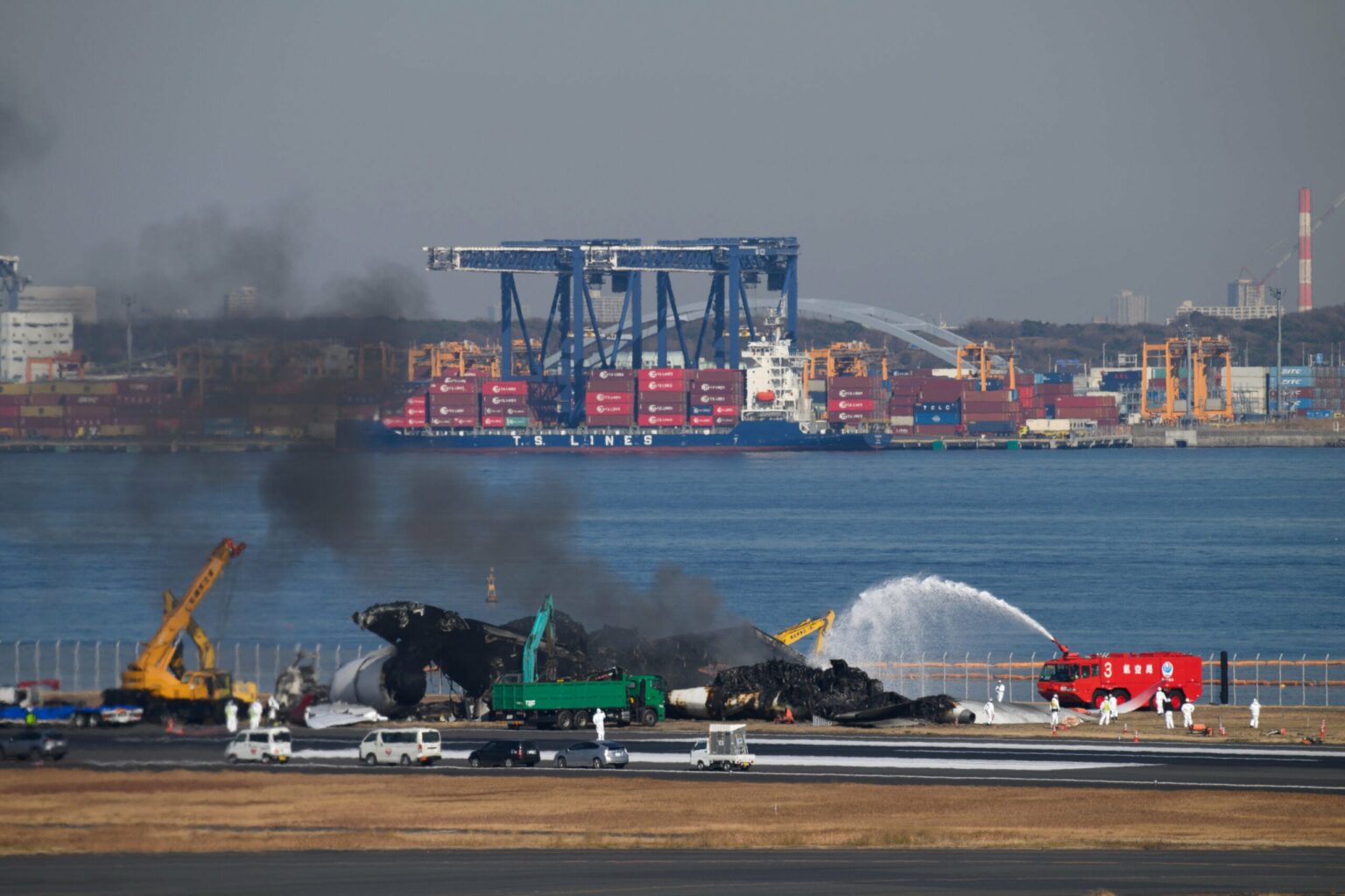 Tokyo crash raises questions about realism of plane evacuation testing ...