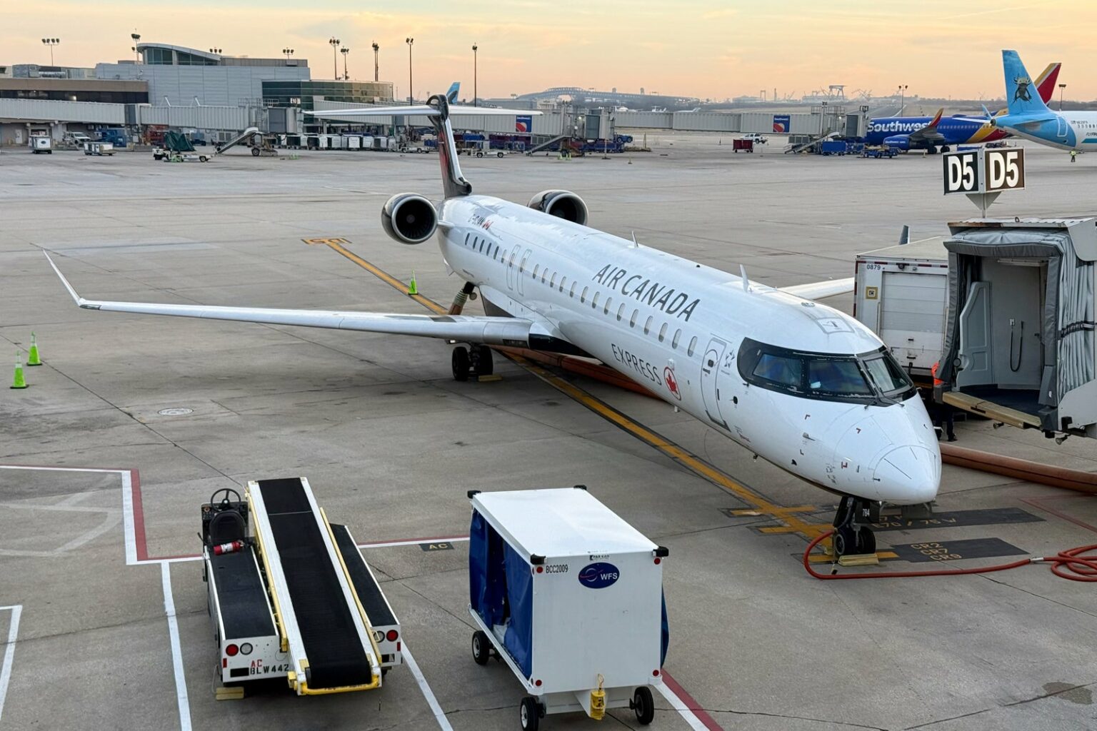 You can once again share Aeroplan points with up to 7 family members ...