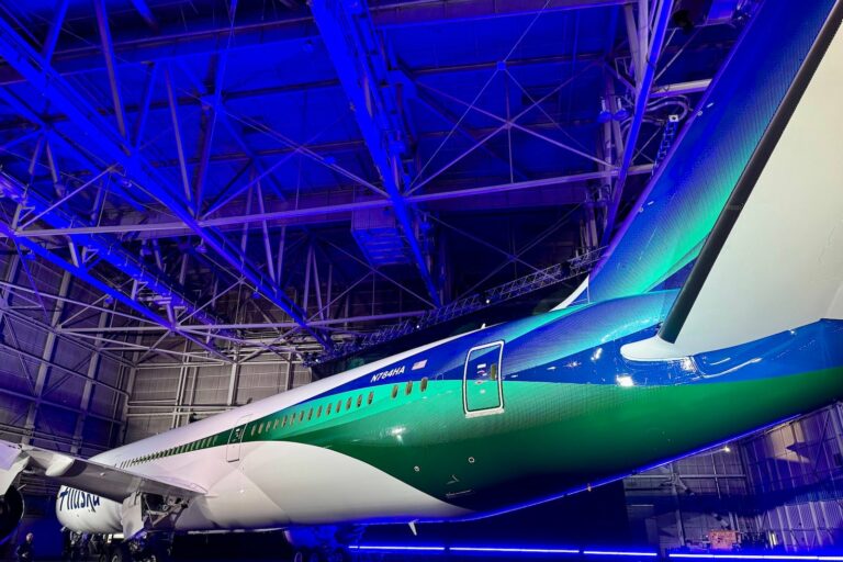Alaska Airlines debuts ‘historic’ first twin-aisle plane, confirms ...